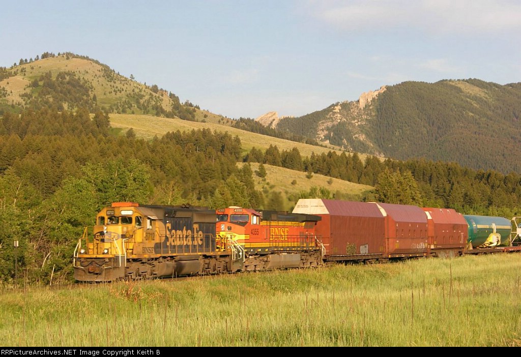 BNSF 6712 and 4355